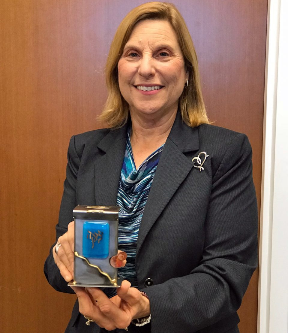 Judge Melinda Brown Receives Community Service Award – Seventeenth ...